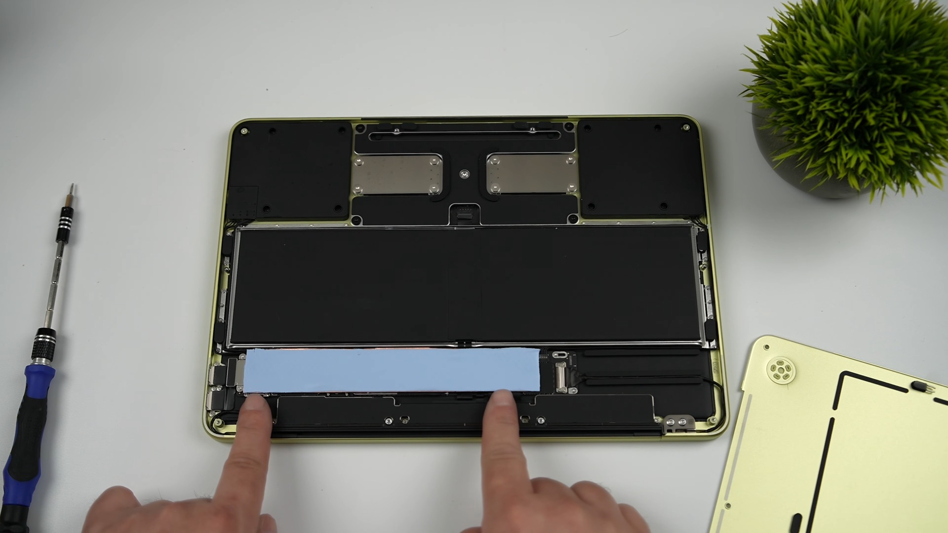Un foglietto di rame e le prestazioni di MacBook Neo aumentano ...